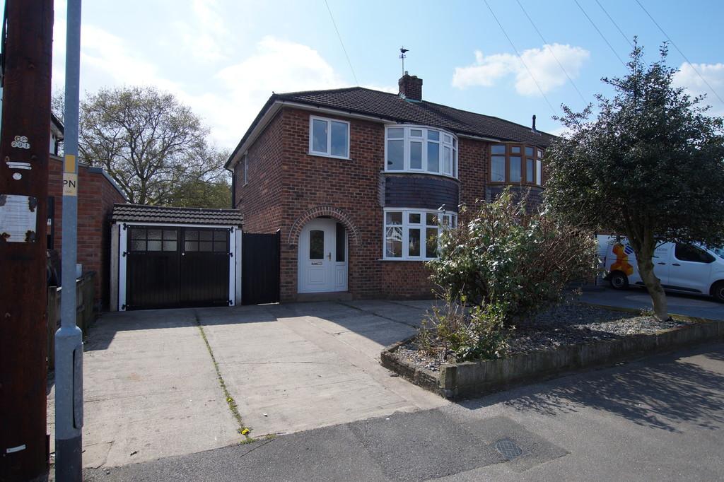 Hunt Lea Avenue, Lincoln 3 bed semi-detached house - £950 pcm (£219 pw)