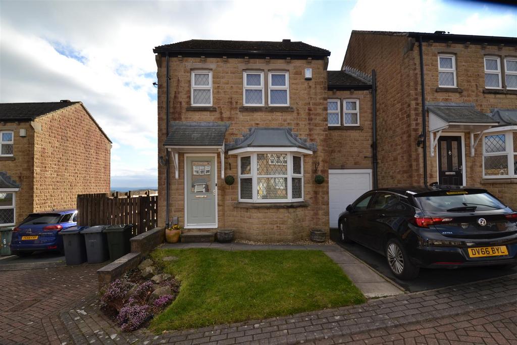 Pendle Court, Queensbury, Bradford 3 bed link detached house - £249,950