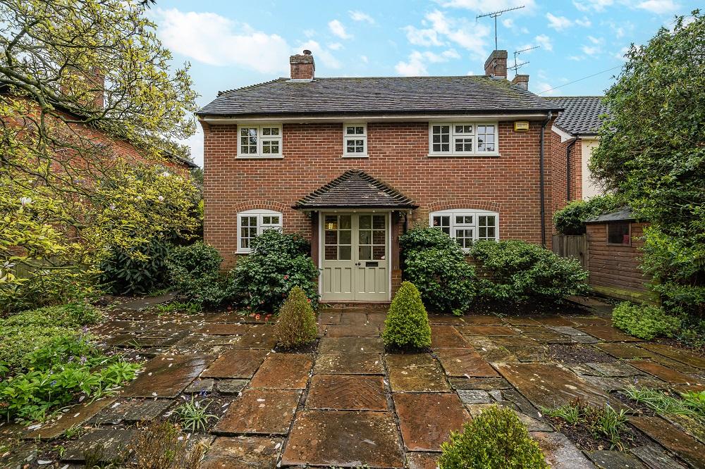 The Street, Swallowfield, Reading... 4 bed detached house - £1,250,000