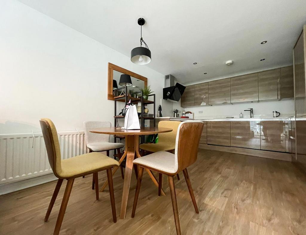 Building 50, Argyll Road, Woolwich... 2 bed flat - £2,250 pcm (£519 pw)