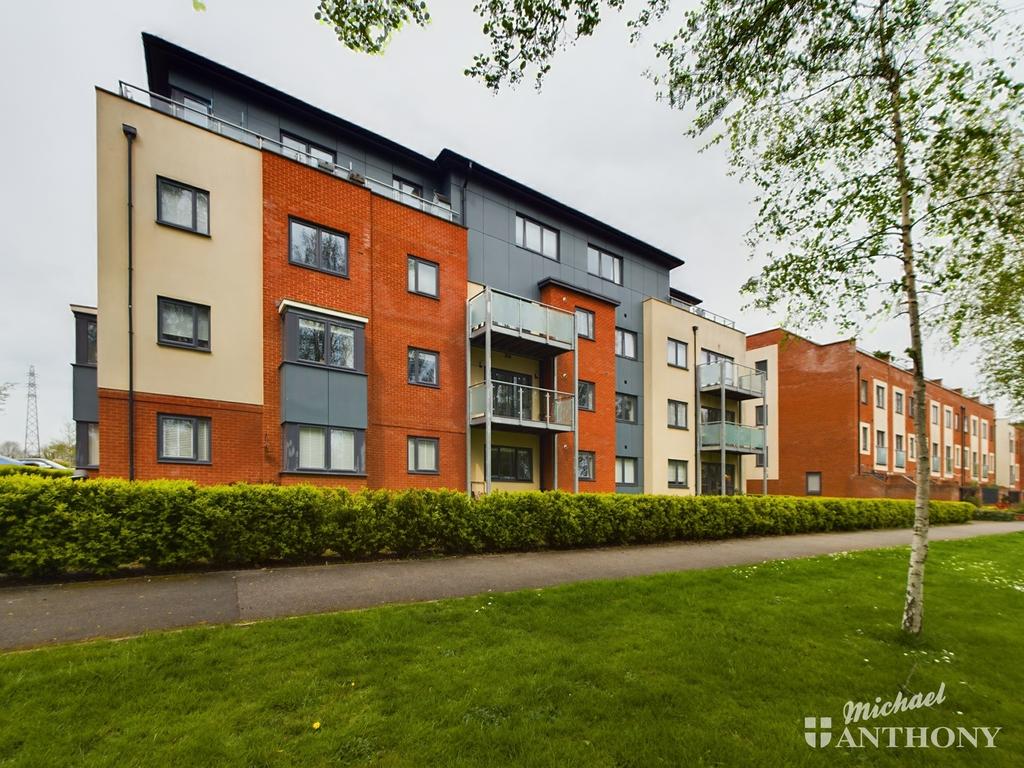 Provis Wharf, Aylesbury 2 bed flat - £325,000