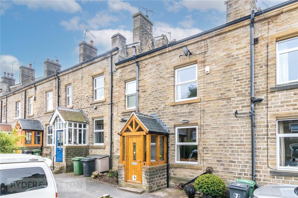 Victoria Place, Honley, Holmfirth... 2 bed terraced house - £170,000