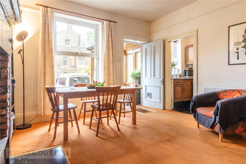 Victoria Place, Honley, Holmfirth... 2 bed terraced house - £170,000