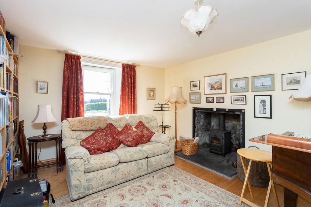 11 School Hill, Leuchars, KY16 0HG 4 bed end of terrace house - £320,000