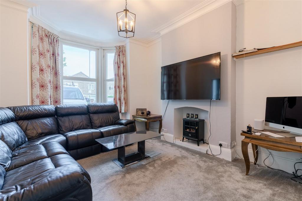 Gloucester Road, Cheltenham, GL51 7AG 4 bed semi-detached house for ...
