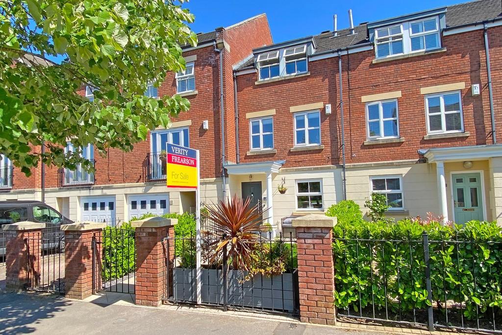 Hutton Gate, Harrogate 3 bed townhouse - £360,000