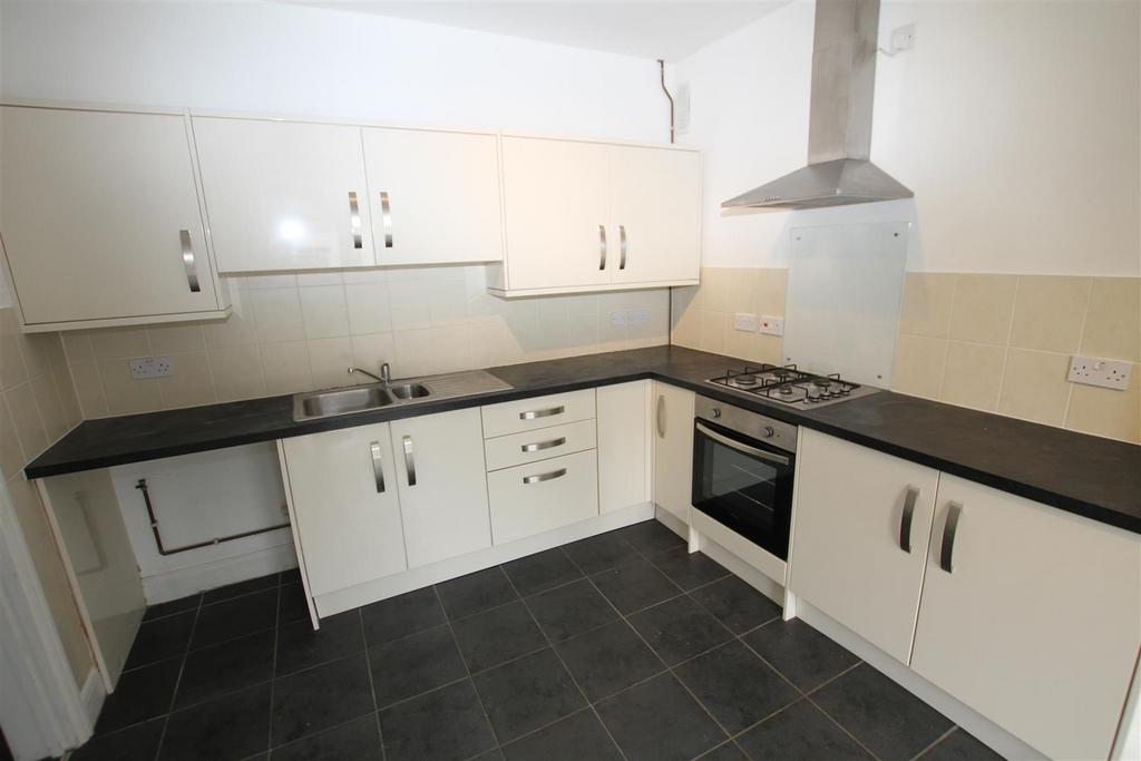 Beech Road, Benfleet, Essex 3 bed detached house - £1,500 pcm (£346 pw)