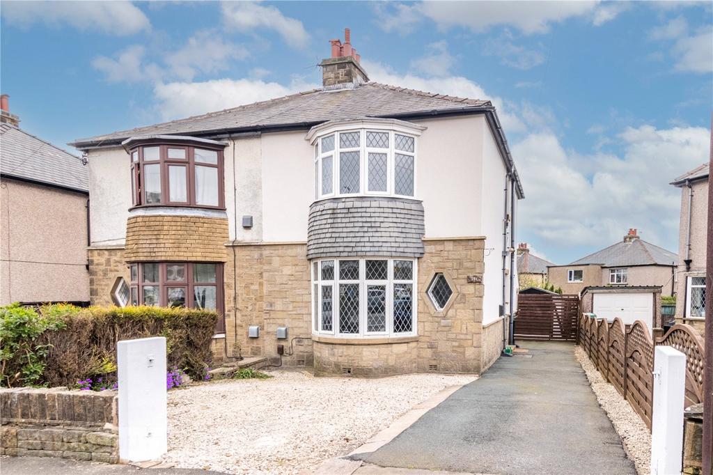 New Hey Road, Oakes, Huddersfield... 2 bed semi-detached house - £200,000
