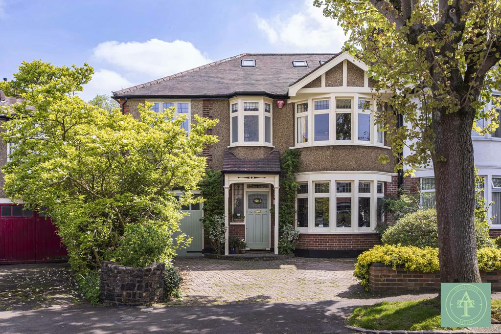 Queen Elizabeths Drive, London, N14 5 bed semi-detached house - £1,500,000