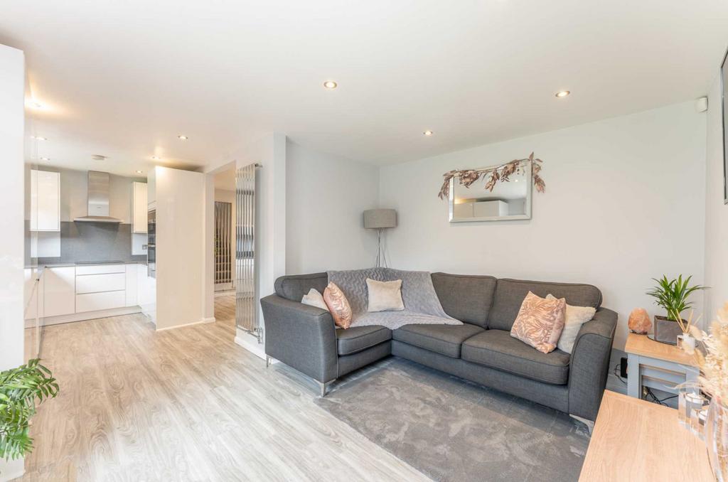 Webber Close, Borehamwood 2 bed terraced house - £420,000