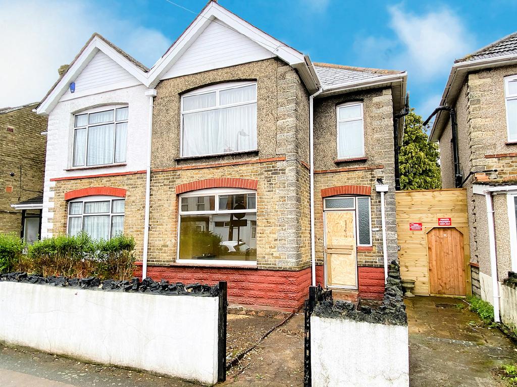 26 Victoria Road, Southall 3 bed semi-detached house - £200,000