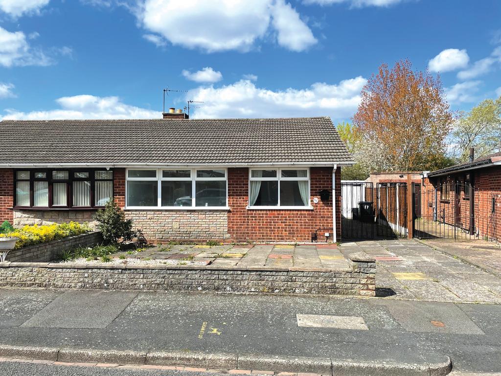 17 Newman Road, Tipton 3 bed semi-detached bungalow - £100,000