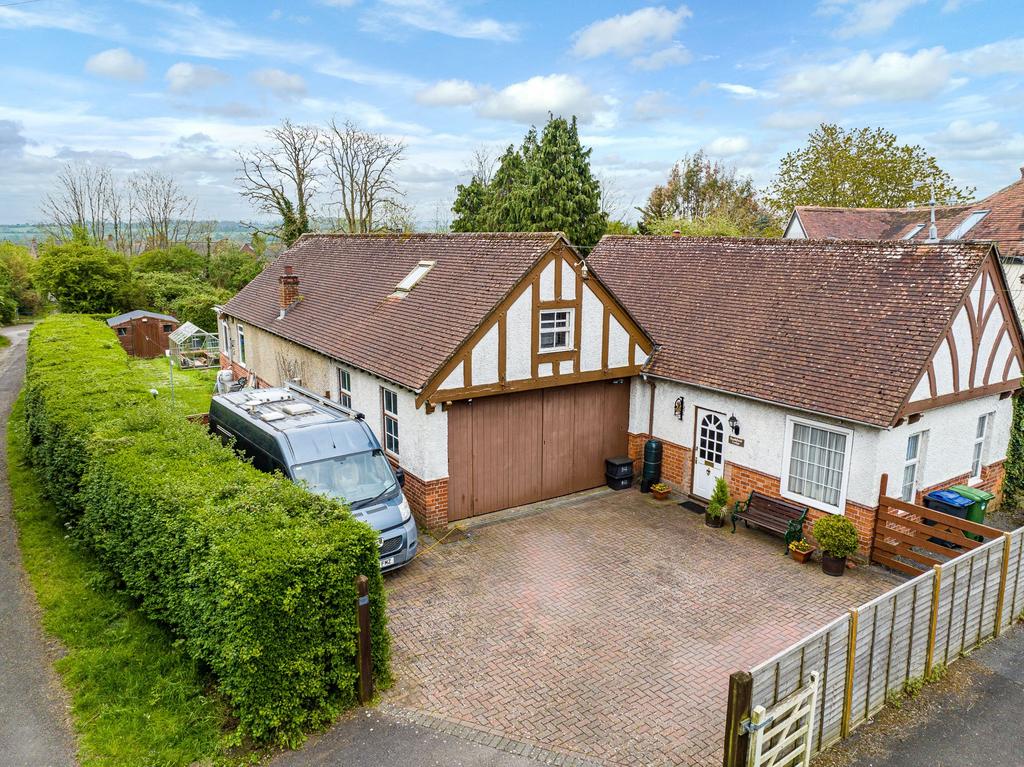 Devizes Road, Hilperton 4 bed detached house - £525,000
