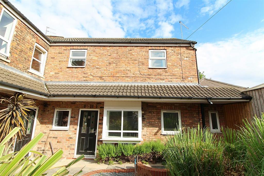 The Courtyard, North Hull 3 bed duplex - £595 pcm (£137 pw)