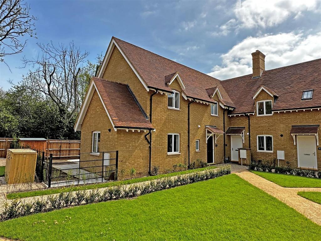Oakley Gardens, Merstham 3 bed end of terrace house - £735,000