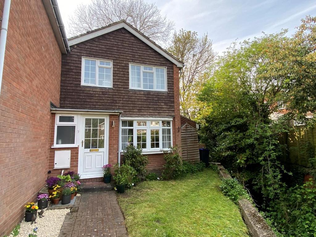 Stuart Close, Warwick 3 bed semi-detached house - £400,000
