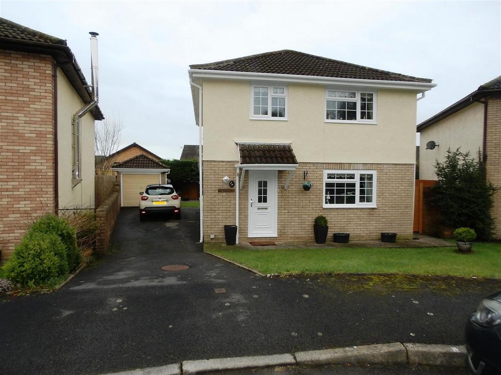 Woodstock Gardens, Pencoed, Bridgend... 4 bed detached house - £309,950