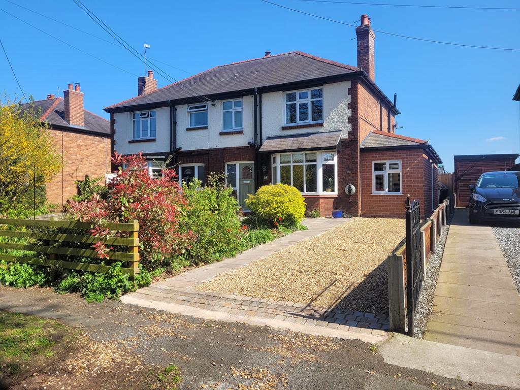 waterloo rd, Crewe, Cheshire, CW1 4 bed semi-detached house - £300,000