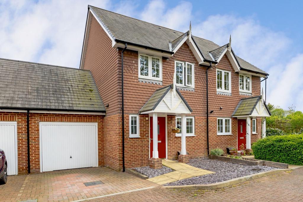 Ash Lane, Billingshurst, RH14 2 bed semi-detached house - £375,000