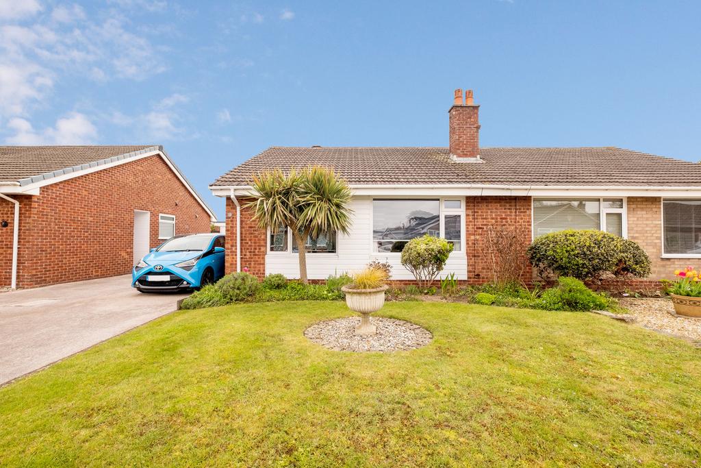 Cherrywood Avenue, Lytham, FY8 2 bed semi-detached bungalow - £280,000
