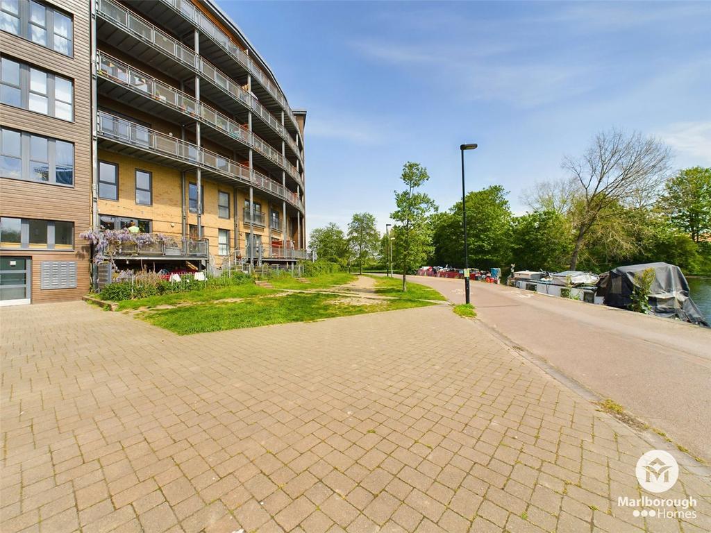 Waterfront House, Clapton Hackney, E5 1 bed apartment - £1,600 pcm (£ ...