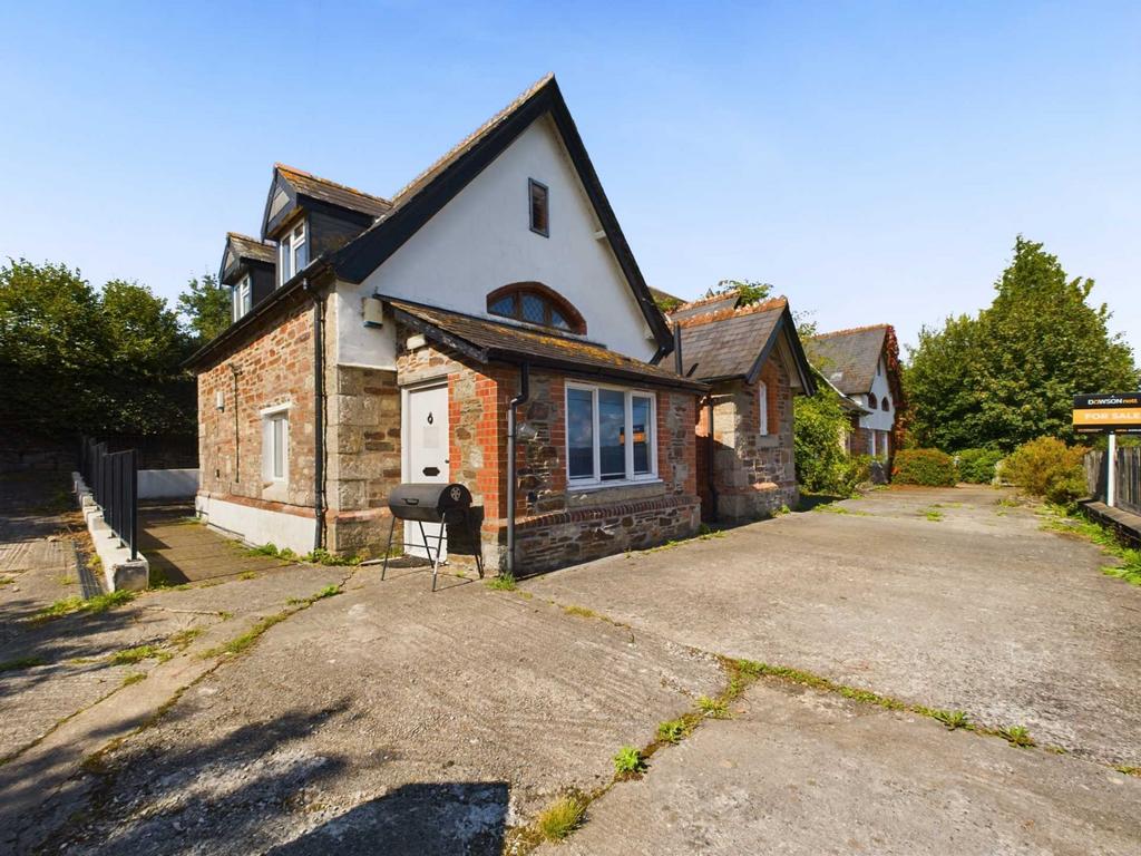 Chilsworthy 7 bed detached house - £525,000