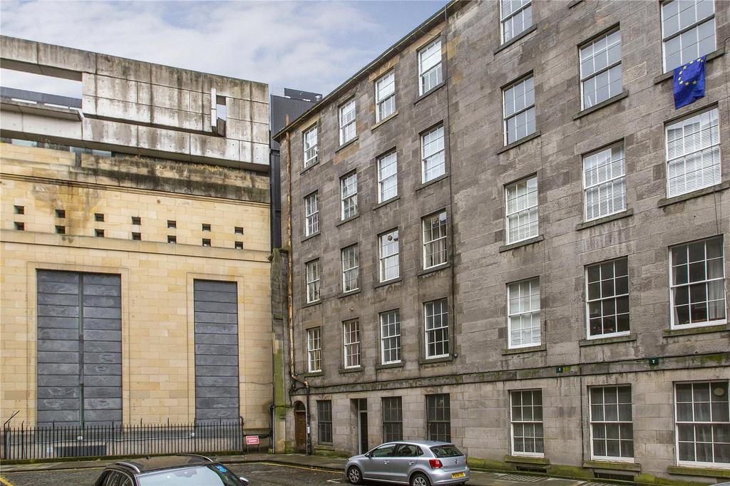 Brighton Street, Old Town, Edinburgh... 1 bed flat - £900 pcm (£208 pw)