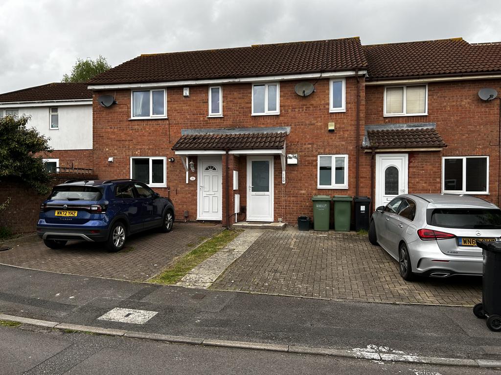 Oaktree Crescent, Bradley Stoke BS32 2 bed terraced house - £1,200 pcm ...