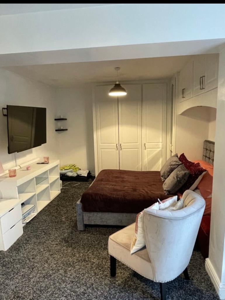 Ramsey Drive Basildon SS16 4RR Studio - £950 pcm (£219 pw)