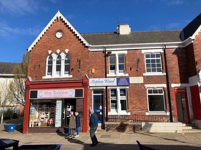 Commercial Street, Rothwell, Leeds... Shop - £667 pcm (£154 pw)