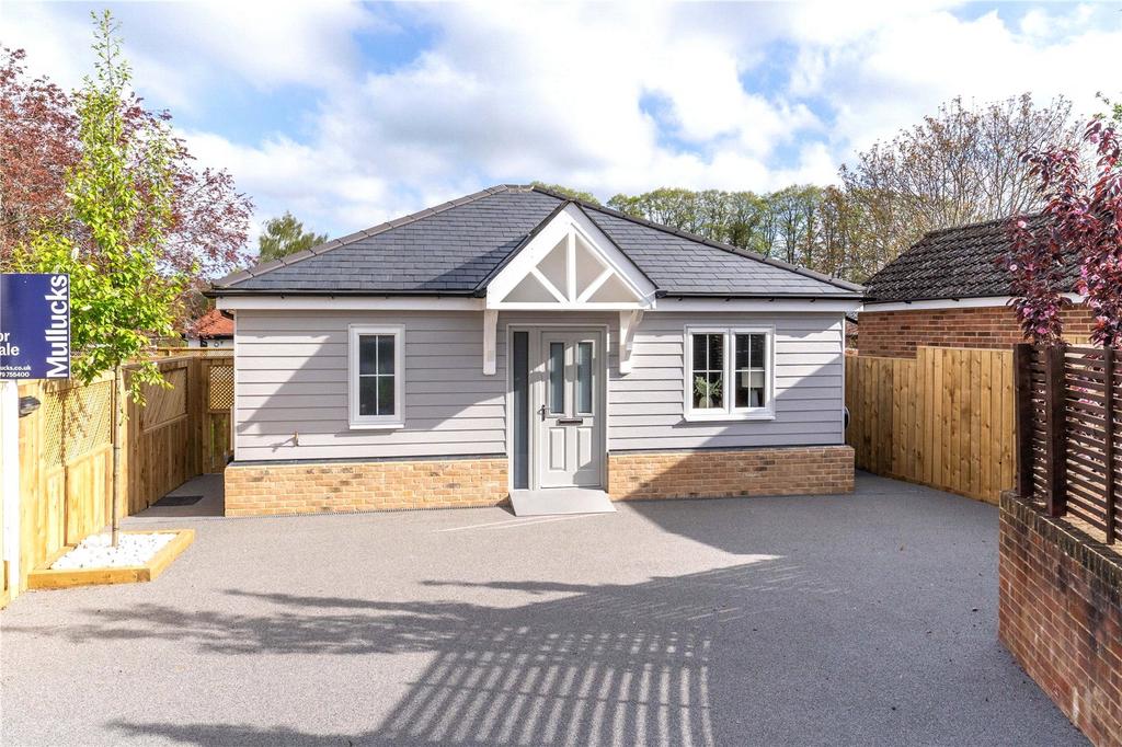 Chantry Close, Bishop's Stortford... 2 bed bungalow - £550,000