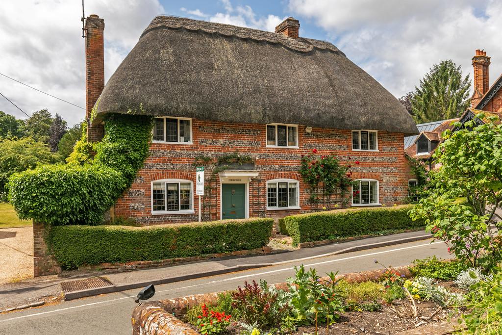 Peach Hill Lane, Crawley, Winchester, SO21 2PR 5 bed detached house for ...