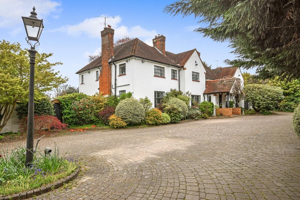 Hanging Hill Lane, Hutton, Brentwood, CM13 5 bed detached house for ...