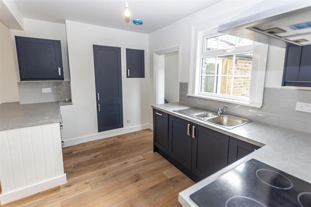 Howbury Cottages, Moat Lane, Erith 3 bed terraced house - £1,850 pcm (£ ...