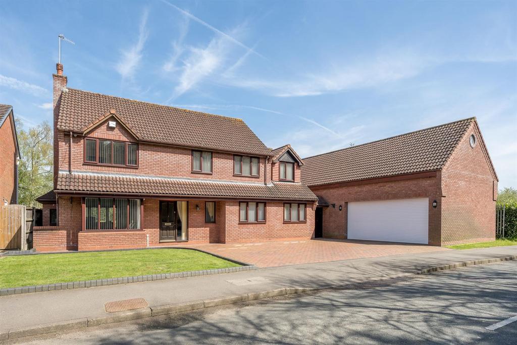 Church Road, Swindon, DY3 4PG 4 bed detached house for sale - £675,000