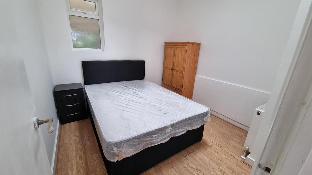 44 - 46 Hendon Lane, Finchley, N3 1 bed flat - £1,200 pcm (£277 pw)