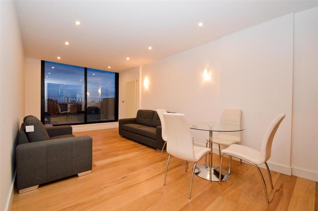 Plumbers Row, Aldgate East, E1 2 bed apartment - £2,816 pcm (£650 pw)