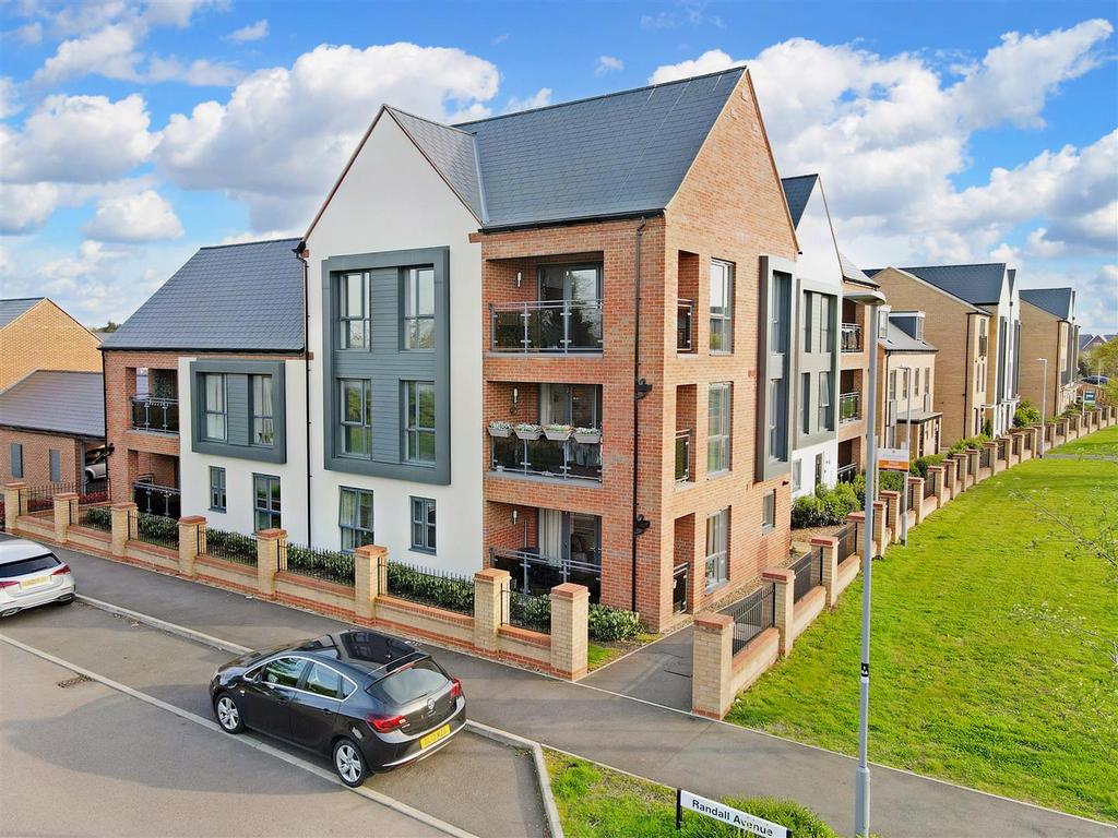 Barrosa Way, Whitehouse, Milton Keynes 2 bed flat - £120,000
