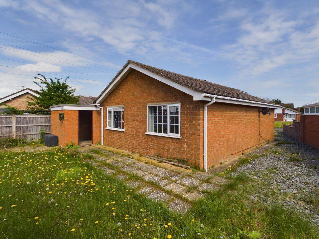 Yew Tree Grove, Boston 2 bed bungalow - £825 pcm (£190 pw)