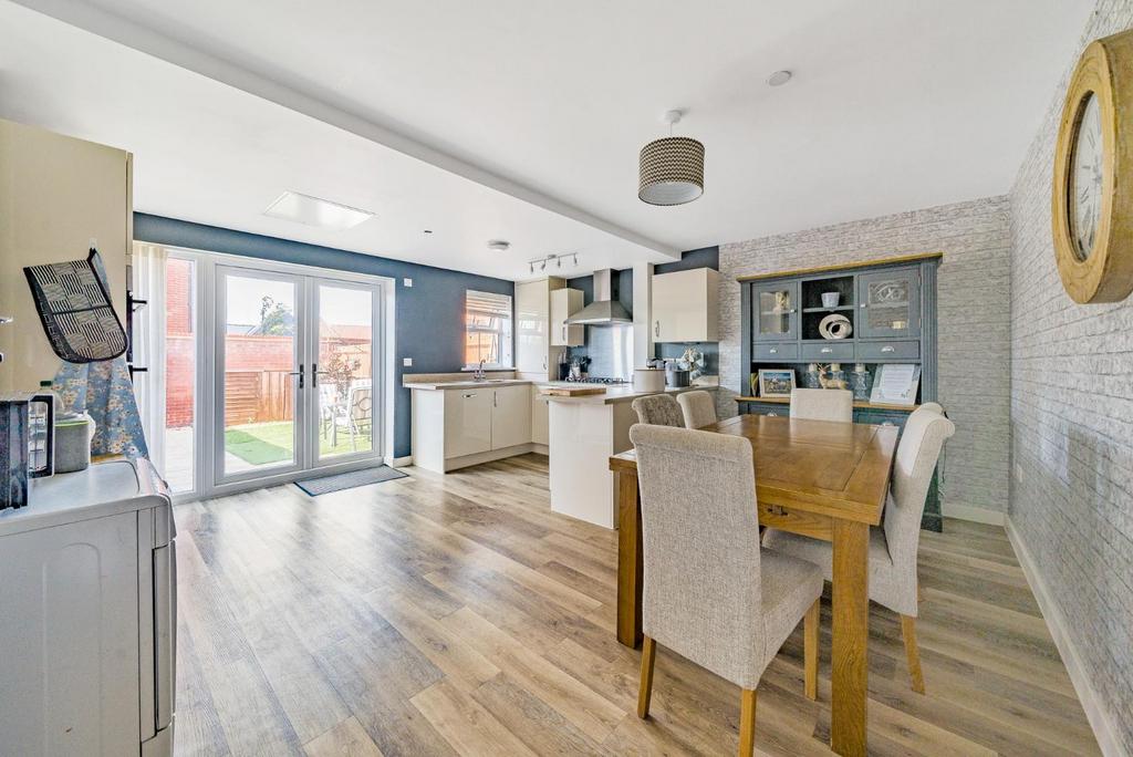Waterman Way, Wouldham, Rochester 3 bed property - £400,000