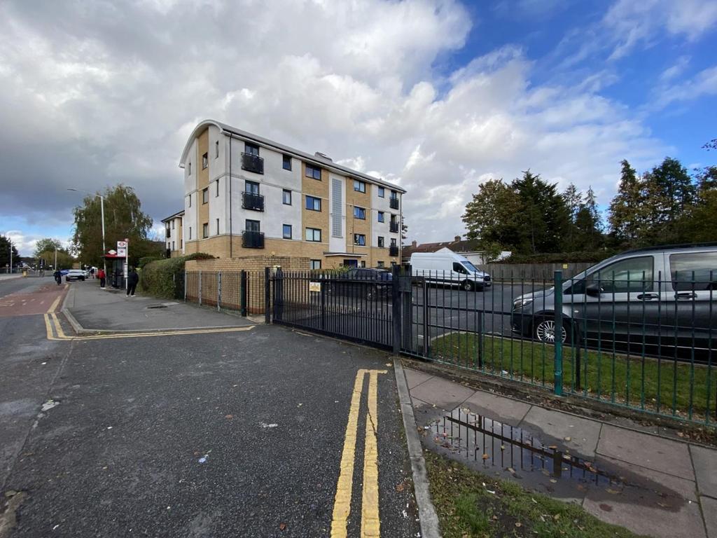 Meridian Court, 226 Yeading Lane... 2 bed apartment - £274,950