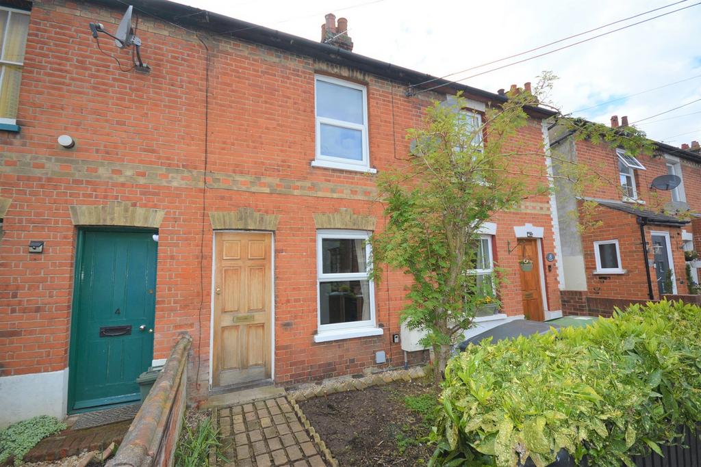 Sunnyside, Braintree, CM7 2 bed terraced house to rent - £1,200 pcm (£ ...