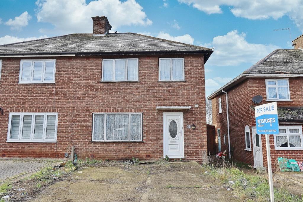 Boxmoor Road, Collier Row, RM5 3 bed semi-detached house - £380,000