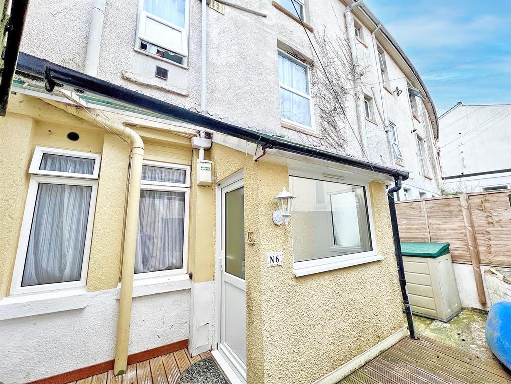 Brunswick Terrace, Torquay TQ1 1 bed flat - £84,995