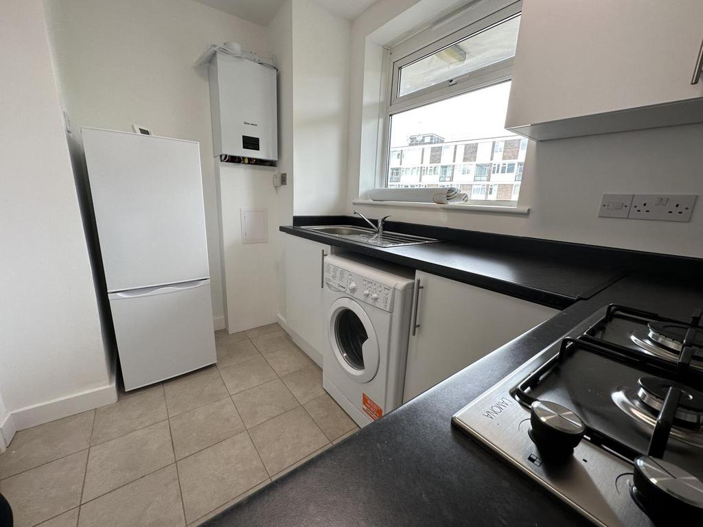 Ballance Road, Homerton, E9 3 bed flat - £2,450 pcm (£565 pw)