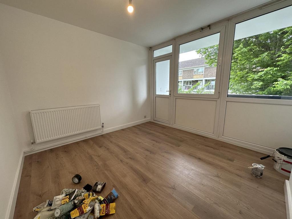 Ballance Road, Homerton, E9 3 bed flat to rent - £2,450 pcm (£565 pw)
