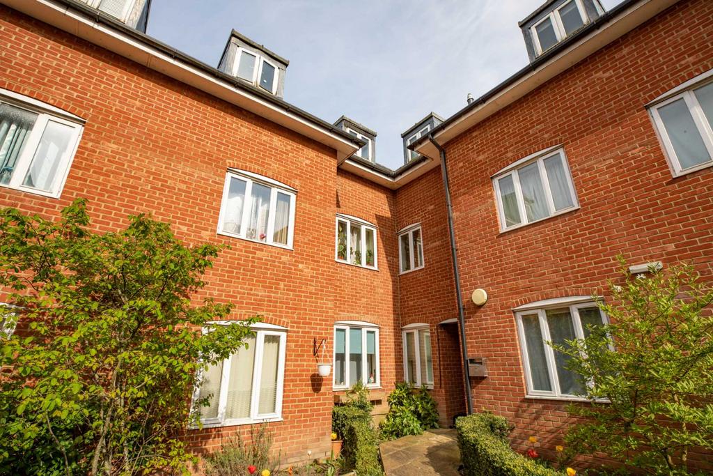 Russell Street, Stroud 1 bed apartment - £114,000