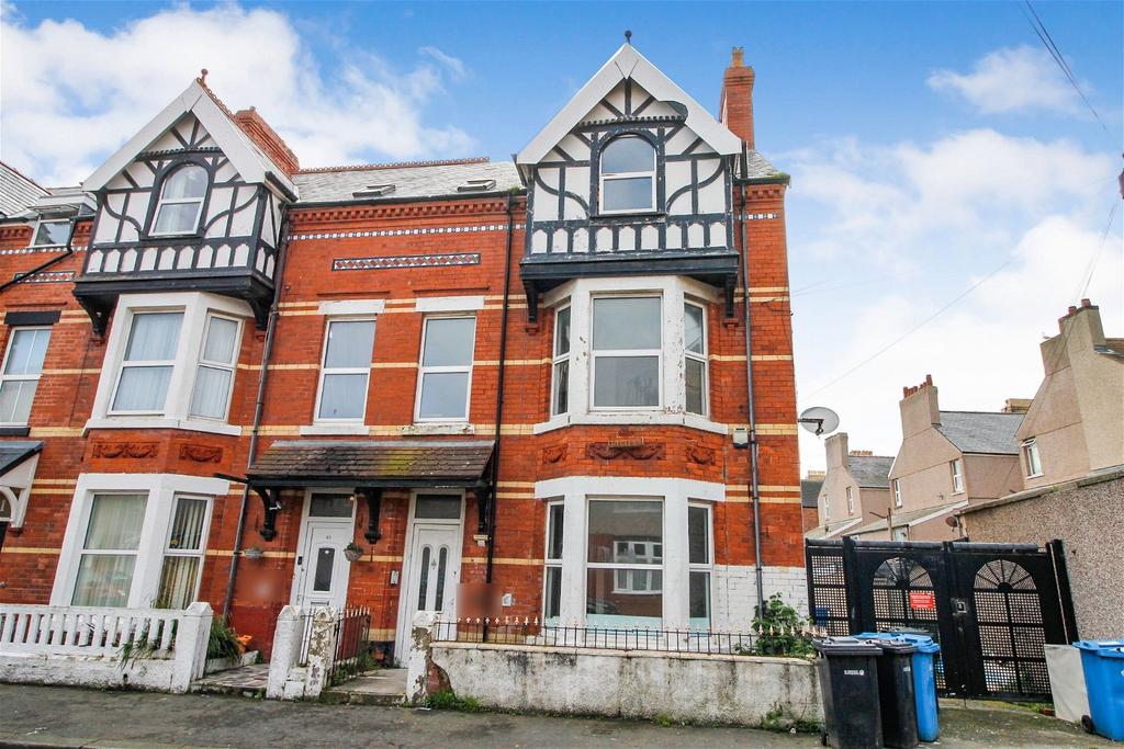 Aquarium Street Rhyl Denbighshire Ll18 1ph 5 Bed End Of Terrace