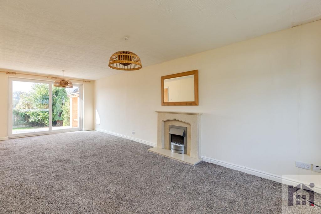 Larkfield, Eccleston, PR7 5RN 3 bed detached house - £925 pcm (£213 pw)