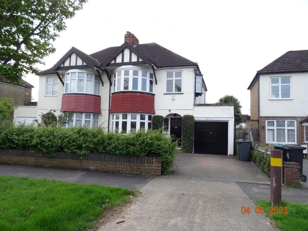 Elgar Avenue, Surbiton, KT5 9JS 3 bed semi-detached house - £765,000